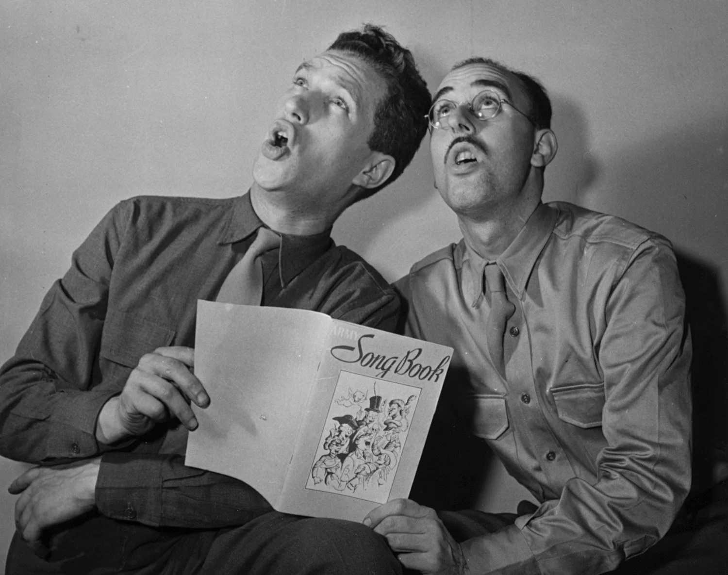 World War Two, WWII, WW2, World War II, military music, songs, singing ...