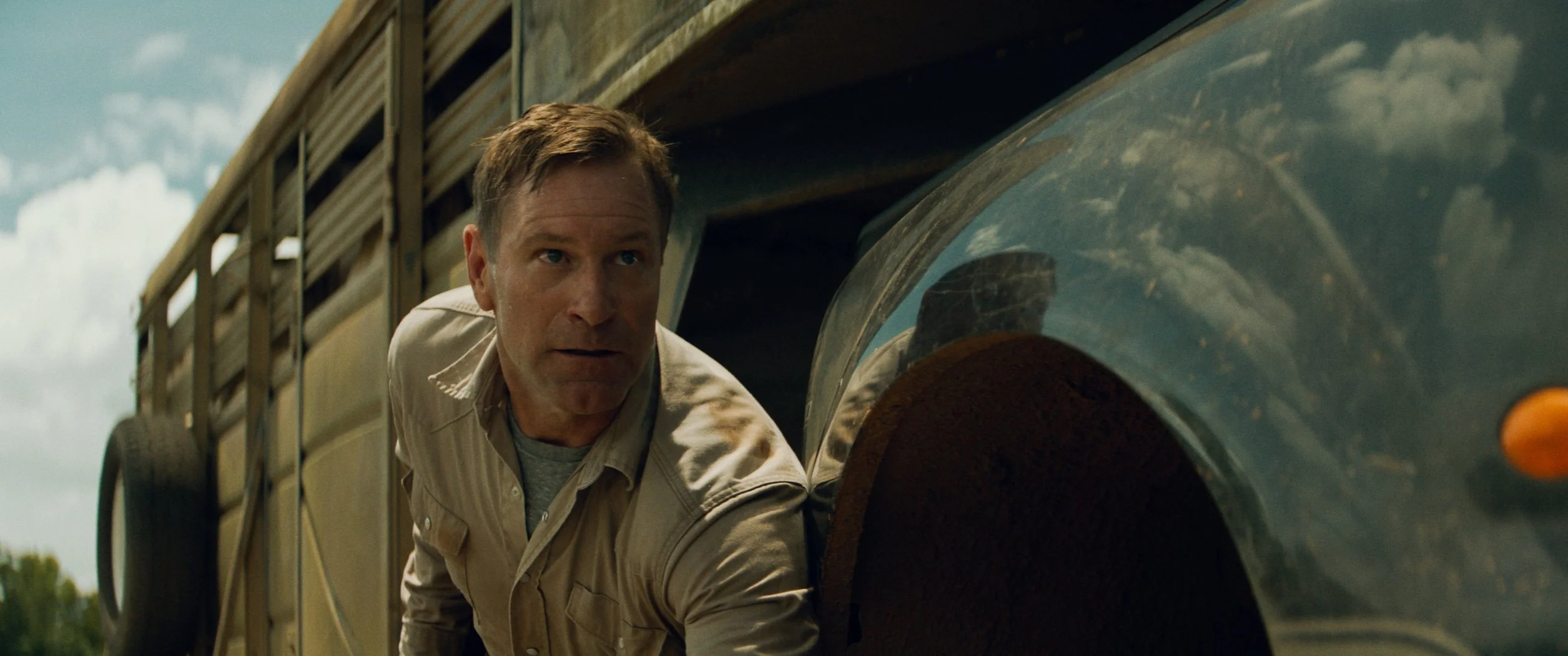Aaron Eckhart and Jesse V. Johnson Talk Cow Cops in Thieves Highway ...