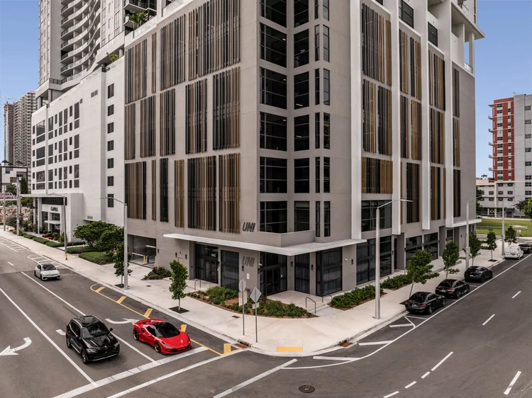 Uni Tower | Apartments in Miami, FL