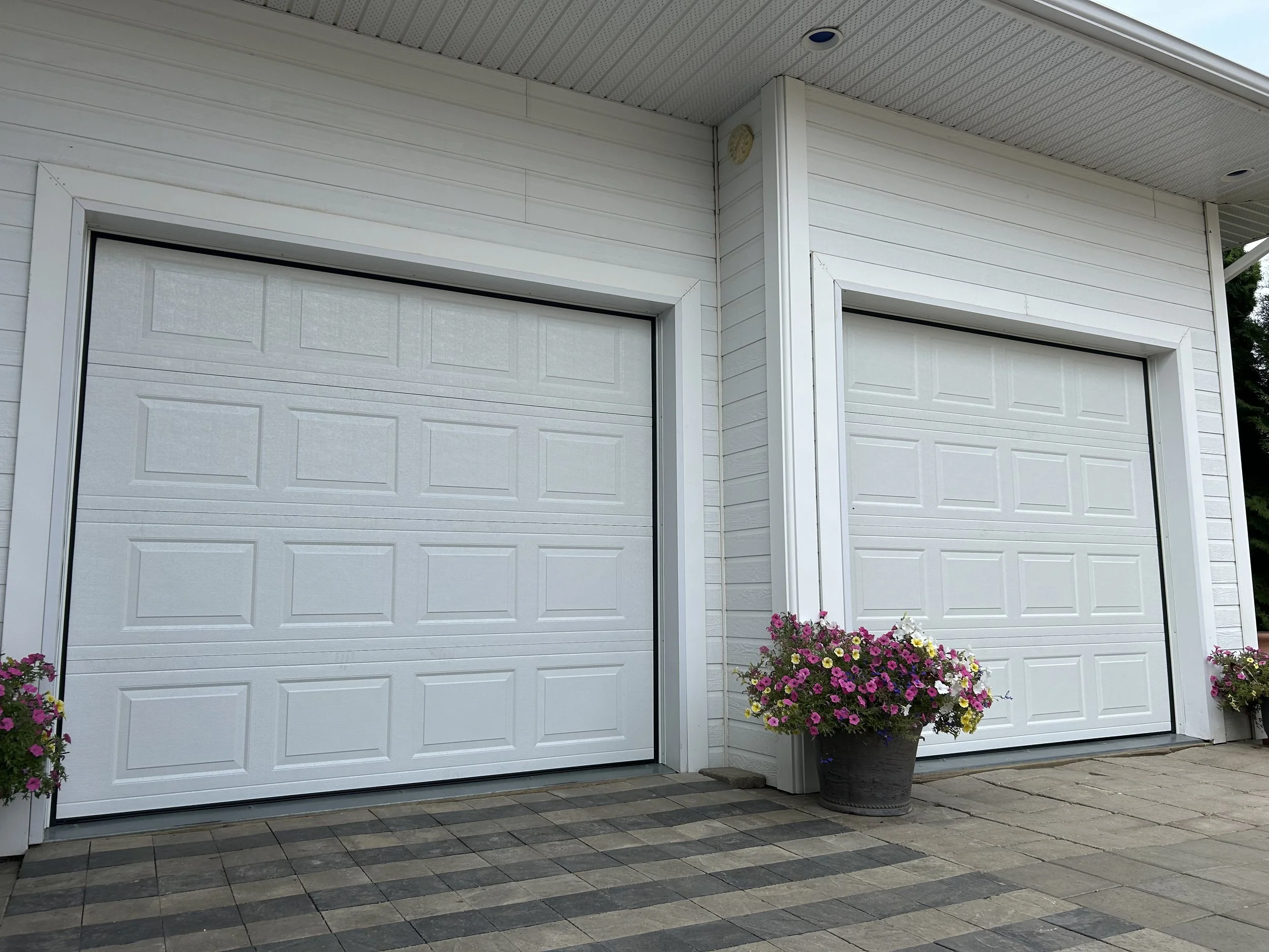 Home | Garage Door Services Saskatoon | Saskatchewan