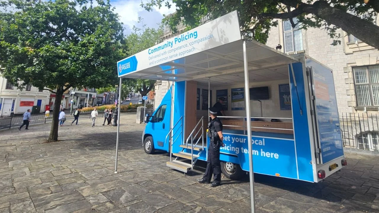New mobile police station on the streets of Torquay — Street Focus