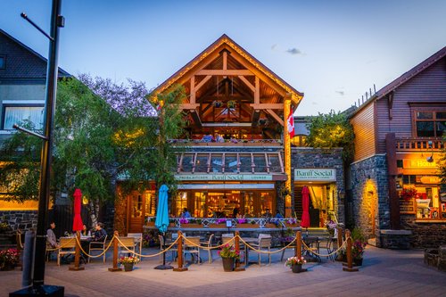 Welcome to Banff Social | Premier Dining & Lounge Experience in Banff