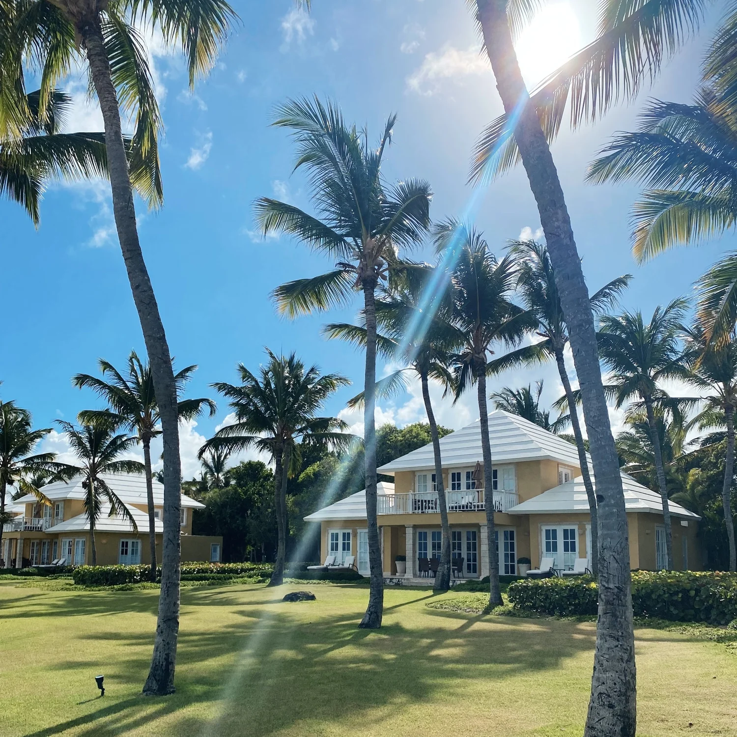 Major Traveler — Book Luxury Hotels with VIP Perks