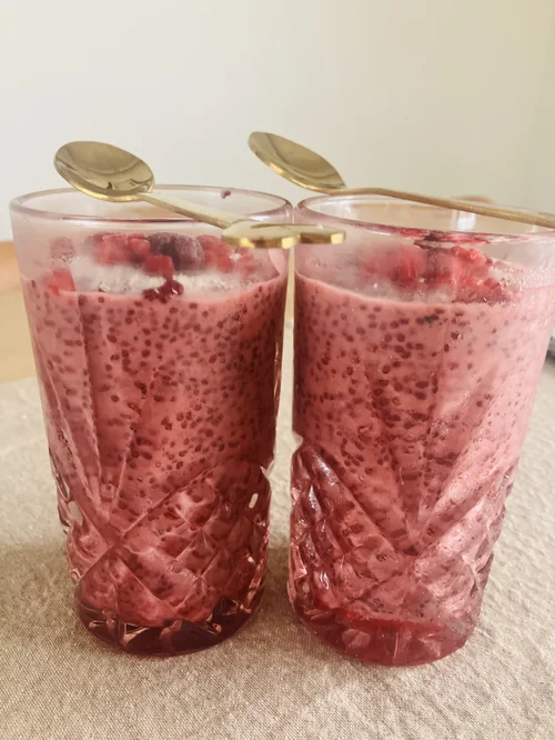 Easy Raspberry prep ahead chia pots — Pocas Plates
