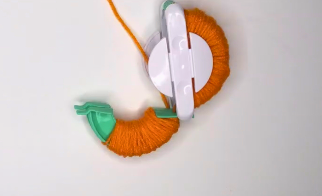 DIY Pom-Pom Secrets: How to Make Fluffy Pumpkins with Yarn — Studio Art ...