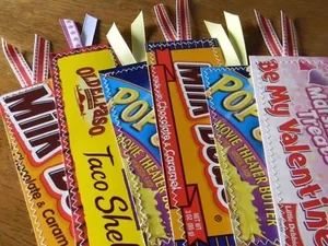 20 Easy Candy Wrapper Crafts for Kids & Adults (Post-Halloween Projects ...