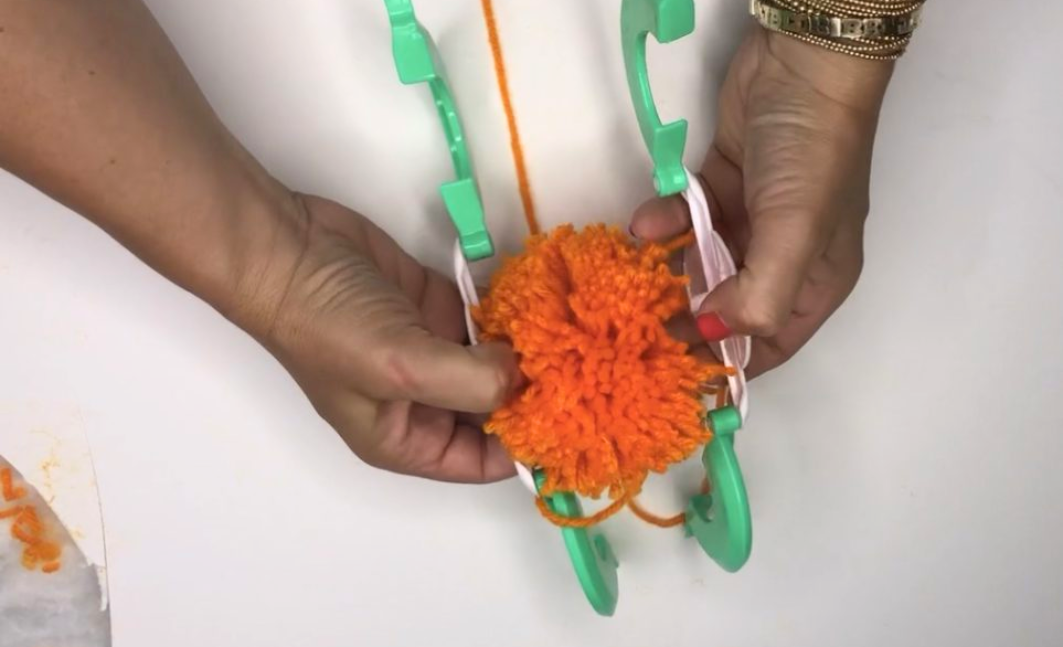 DIY Pom-Pom Secrets: How to Make Fluffy Pumpkins with Yarn — Studio Art ...