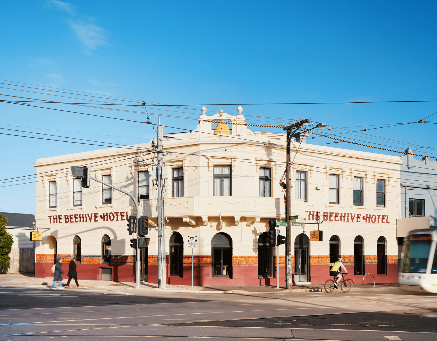 A Contemporary Pub in Hawthorn | The Beehive Hotel