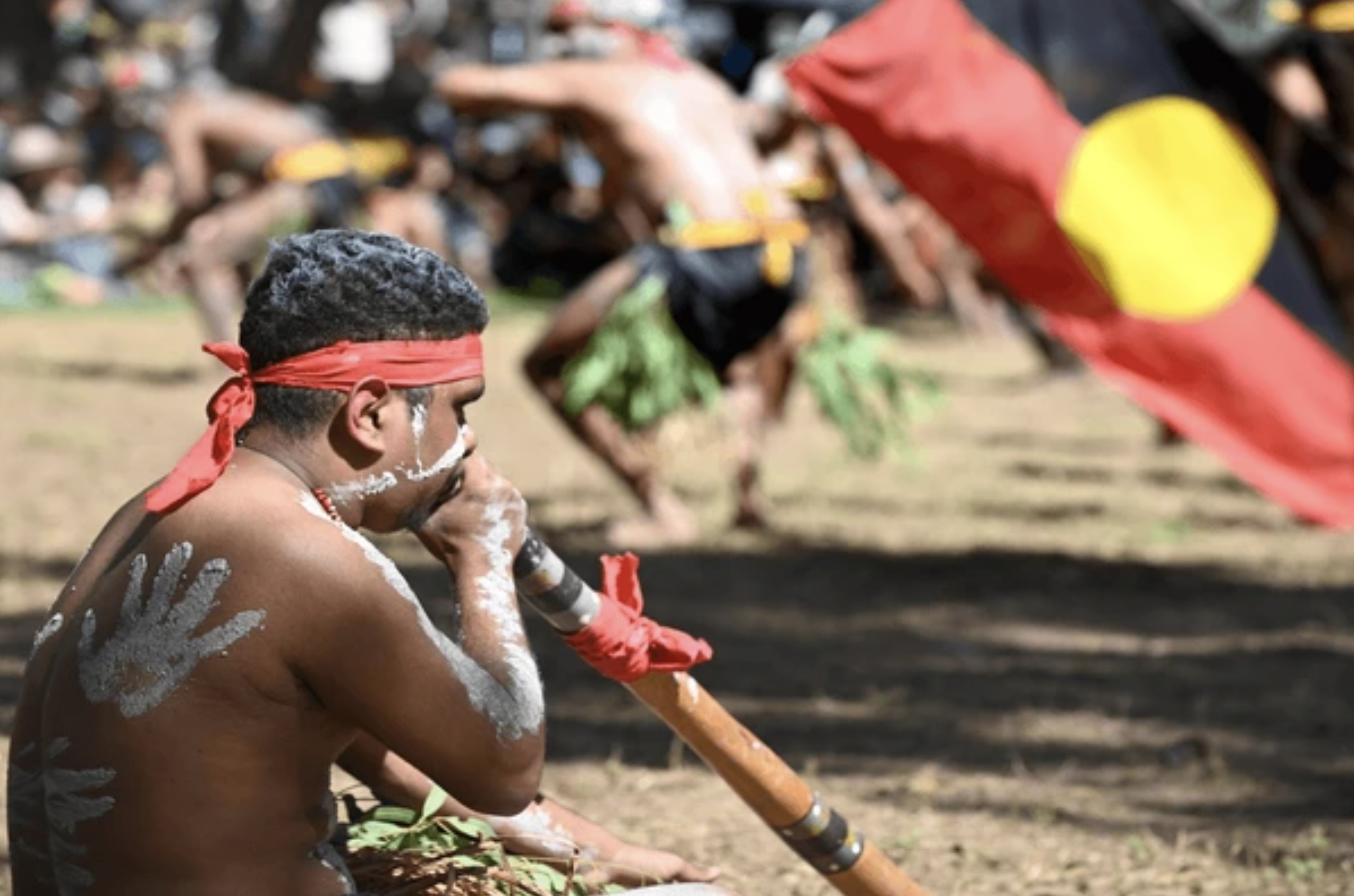 Drapeau aborigène australien : histoire, signification et impact culturel