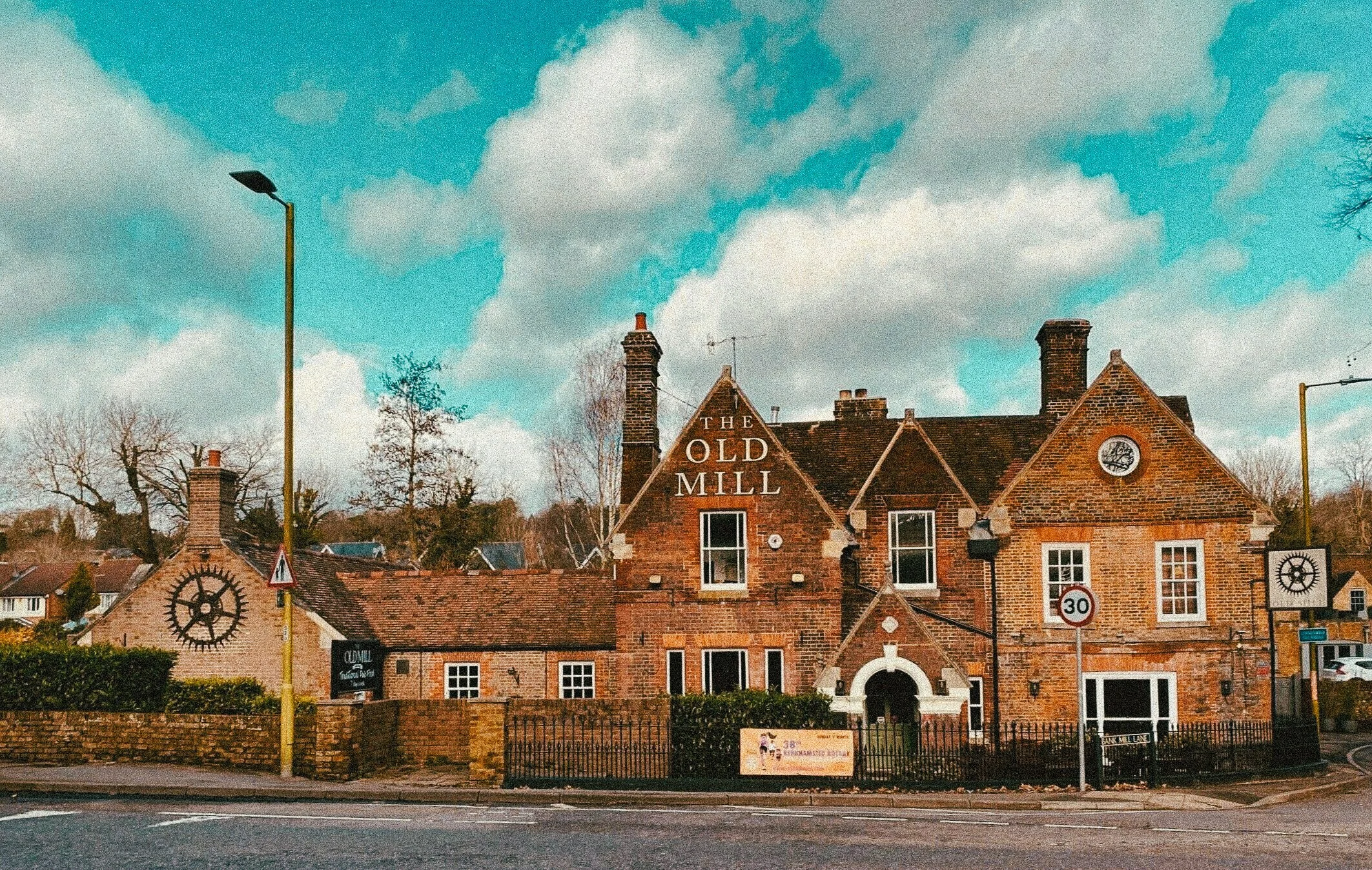 The Old Mill – Berkhamsted – Pub – Dining – Garden