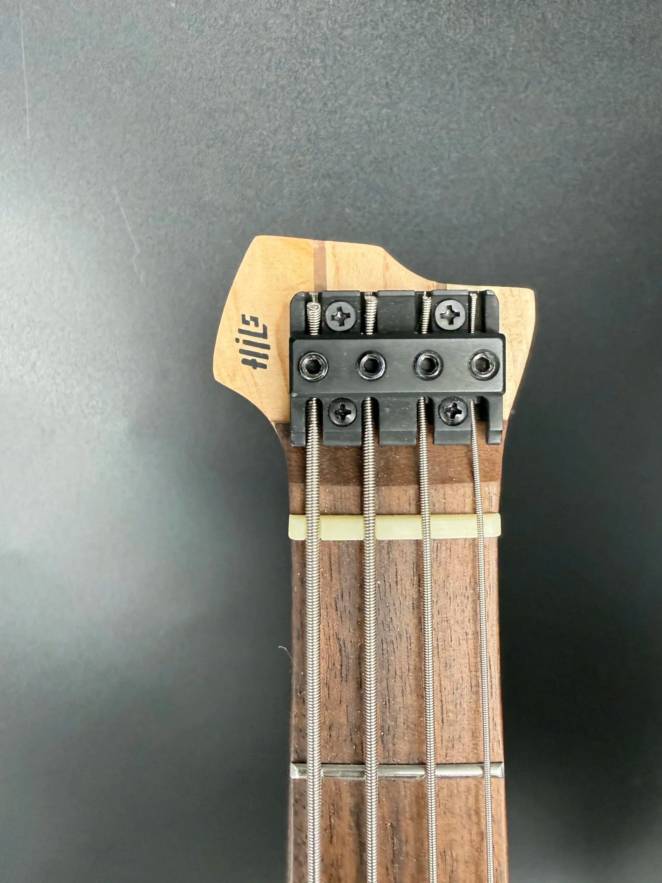 Top Headless Guitars & Headless Basses Collection — HILS America