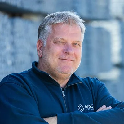 Vegrekkverk og brurekkverk | Ledende løsninger — Garda Road Safety