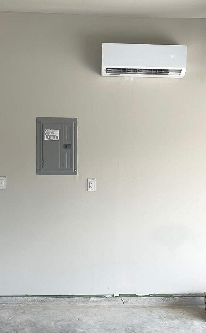 Ductless AC system mini-split