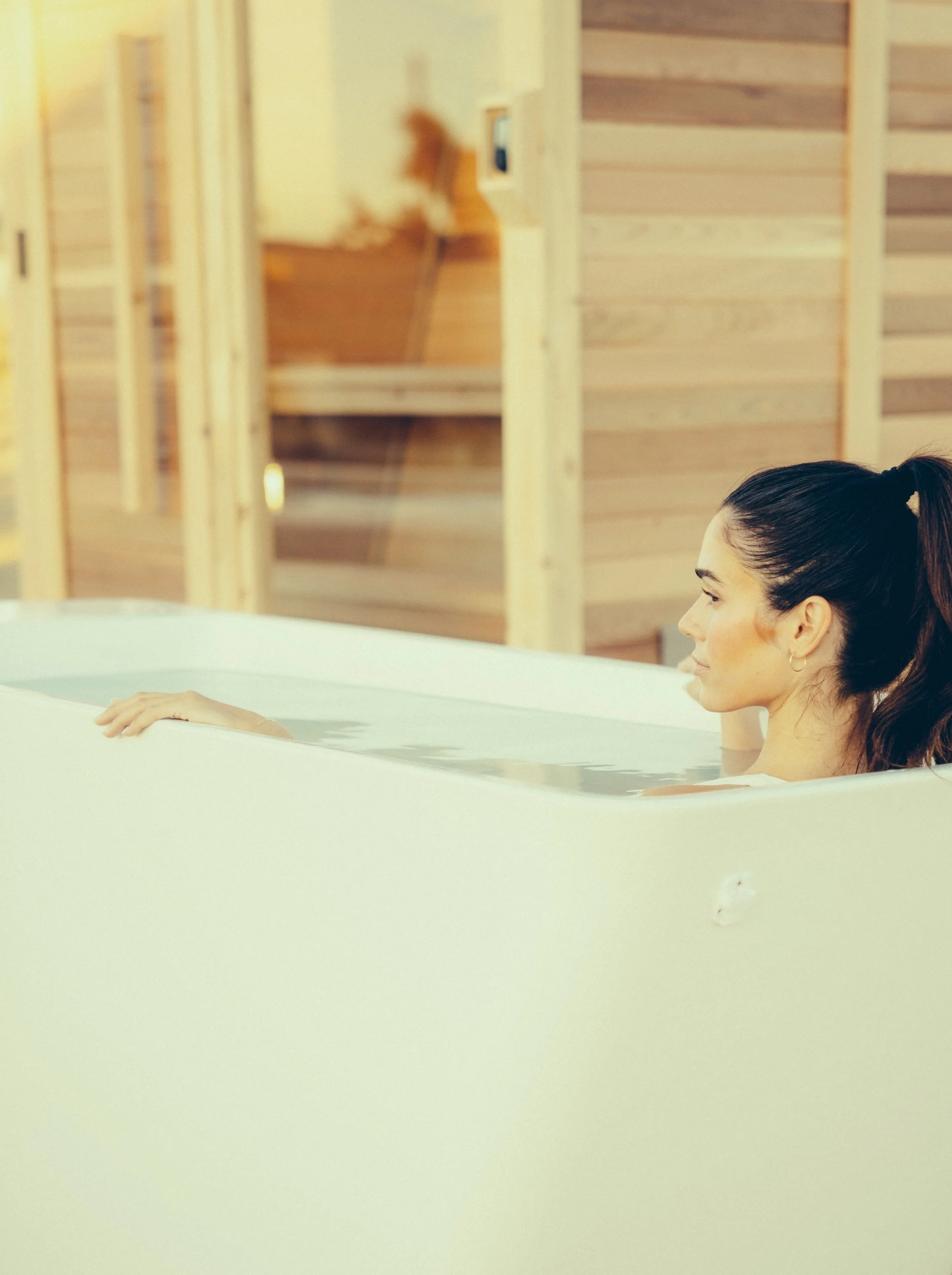 Contrast Therapy for Muscle Recovery & Detox — HydroLight Lounge