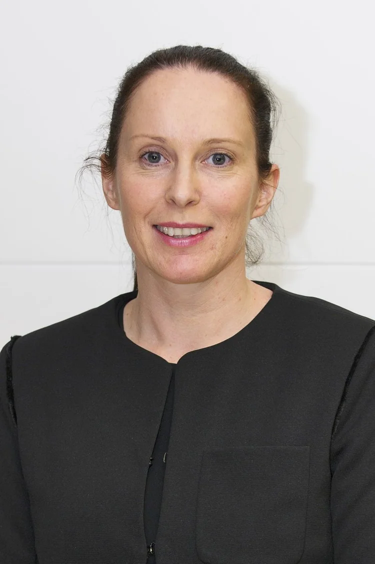 Dr Julie M Lamont
