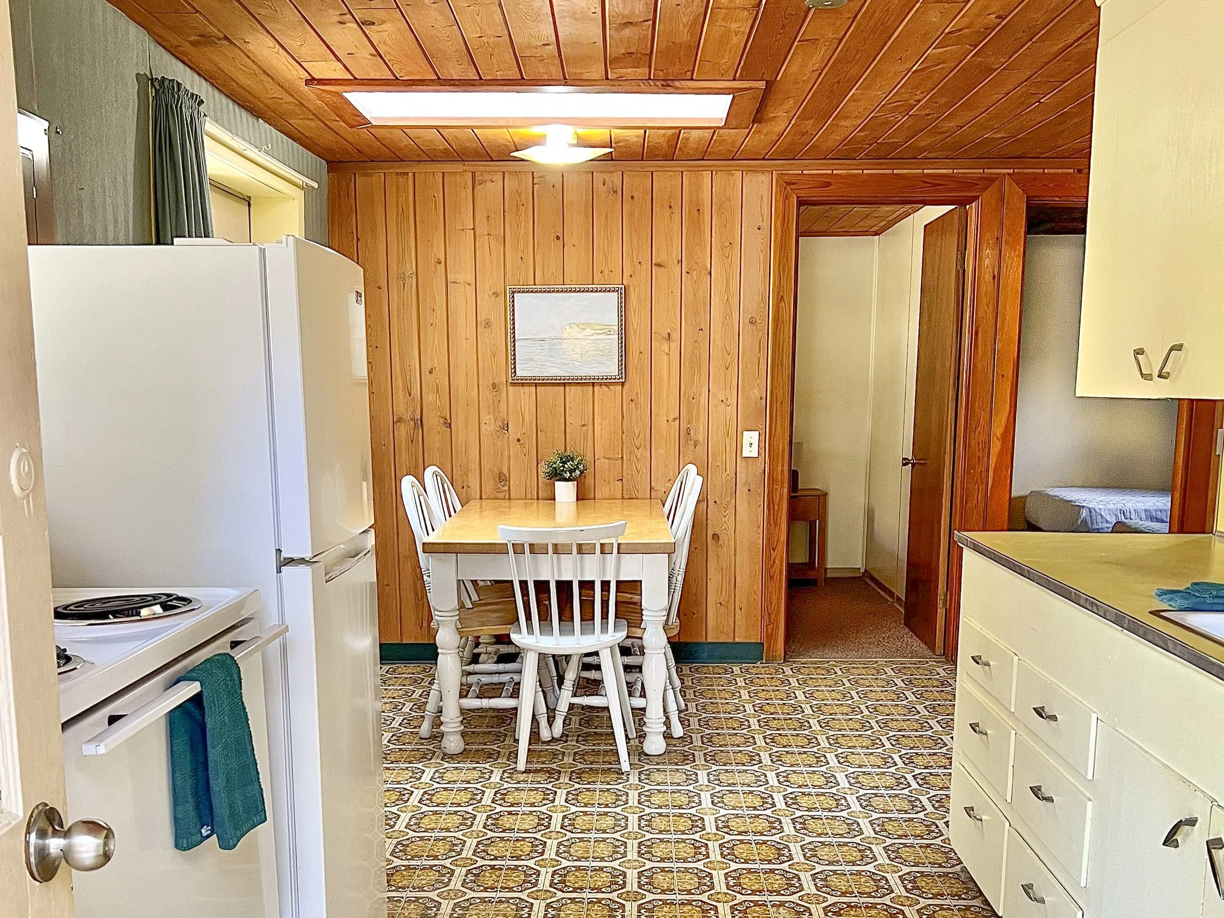 Two Bedroom "Mama Bear" Cabin — The Sun Cove Resort