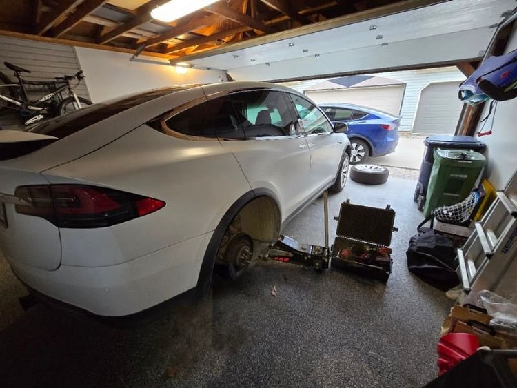 Convenient Tesla Tire Change Courtice, Ontario | Sparky X