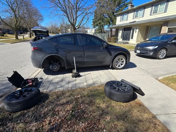 Convenient Tesla Tire Change Markham, Ontario | Sparky X