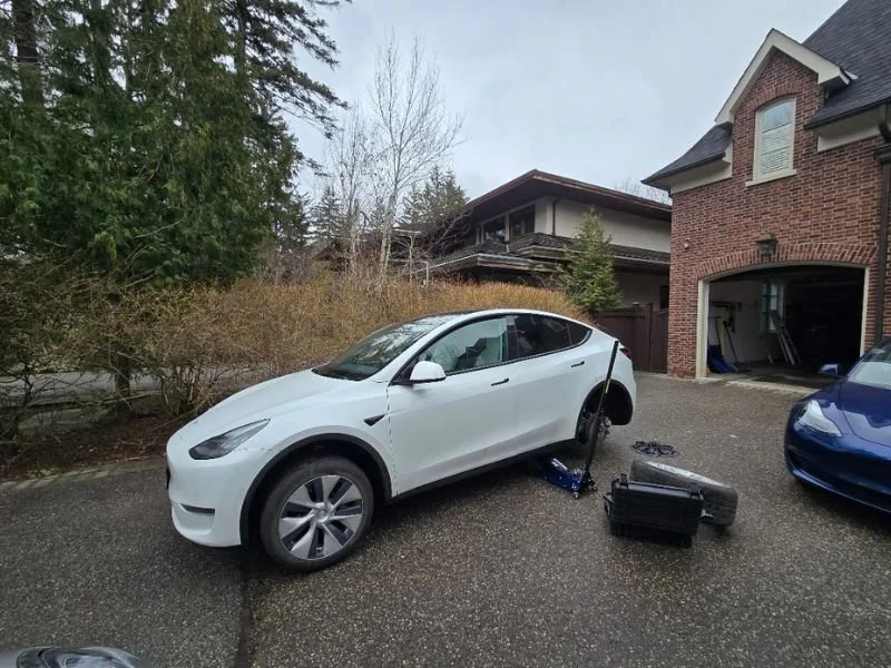Convenient Tesla Tire Change Pickering, Ontario | Sparky X