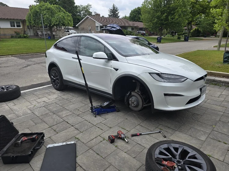 Tesla Tire Change Toronto, Ontario | Sparky X
