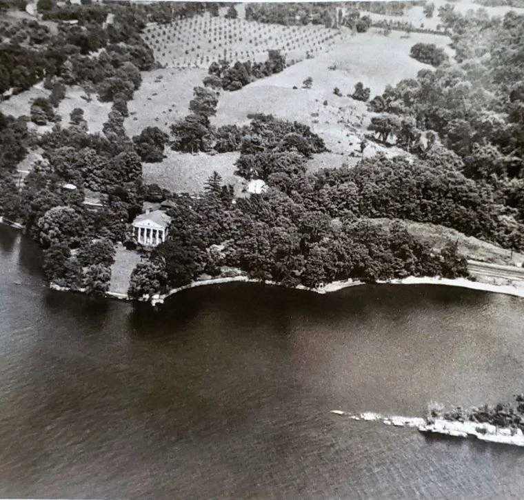 Edgewater — Richard Hampton Jenrette Foundation