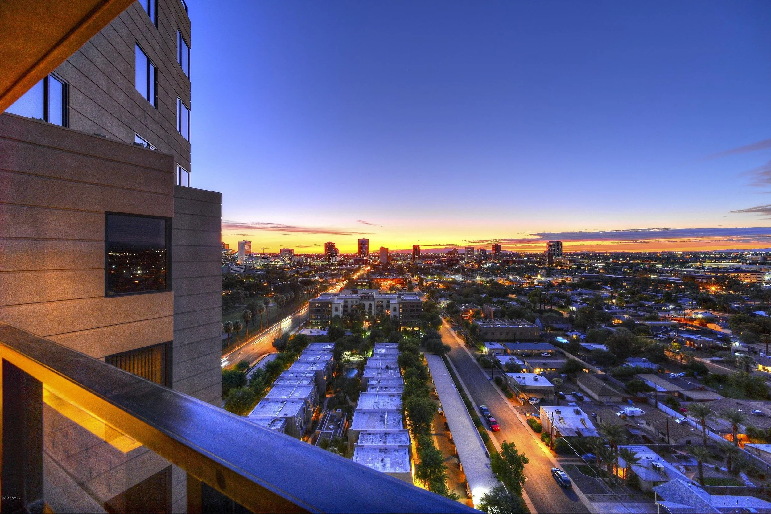 CRYSTAL POINT CONDOMINIUMS IN MIDTOWN PHOENIX