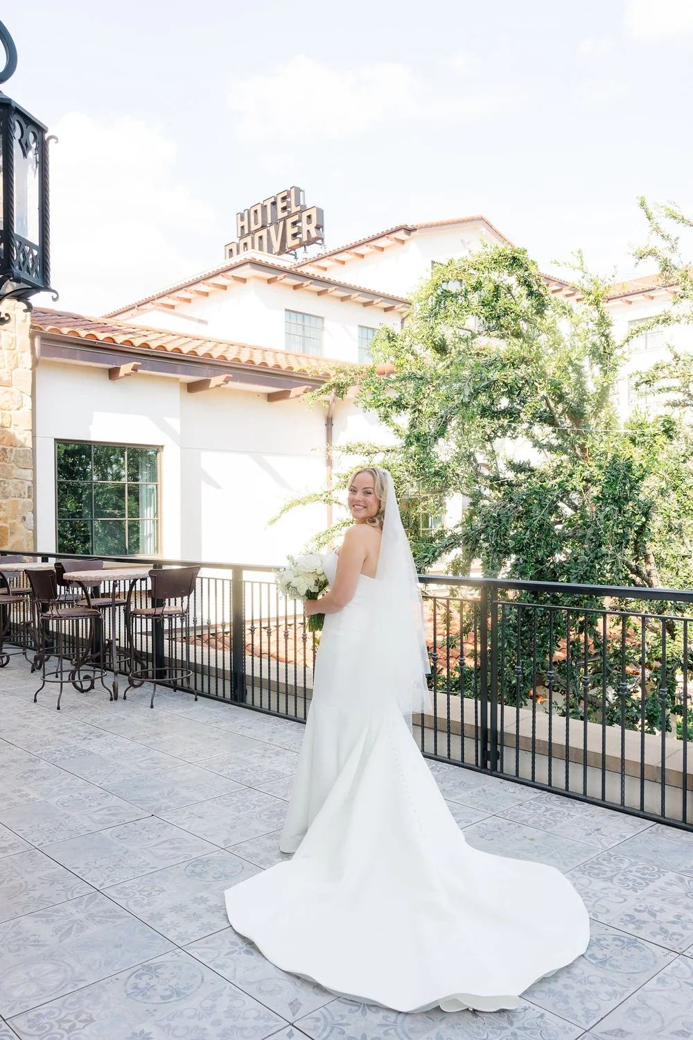 Pretty Little Everythings - DFW Wedding Florist & Day-Of Coordinator