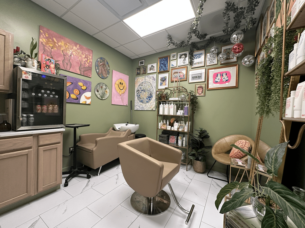 Salons & Studios