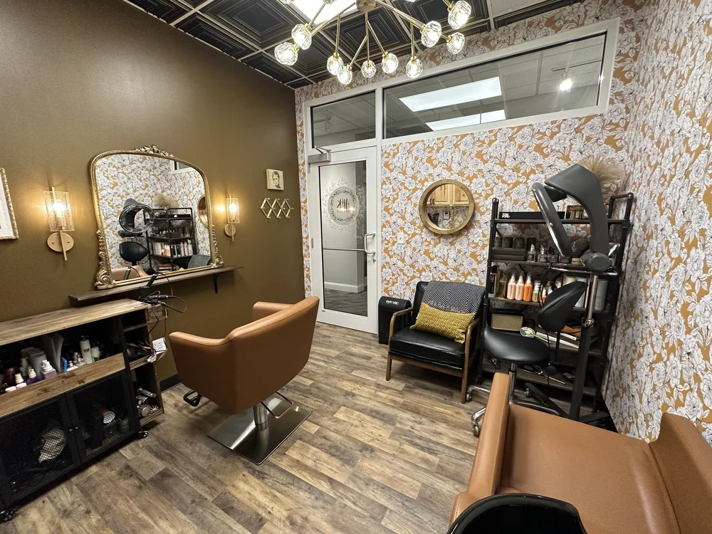 Salons & Studios