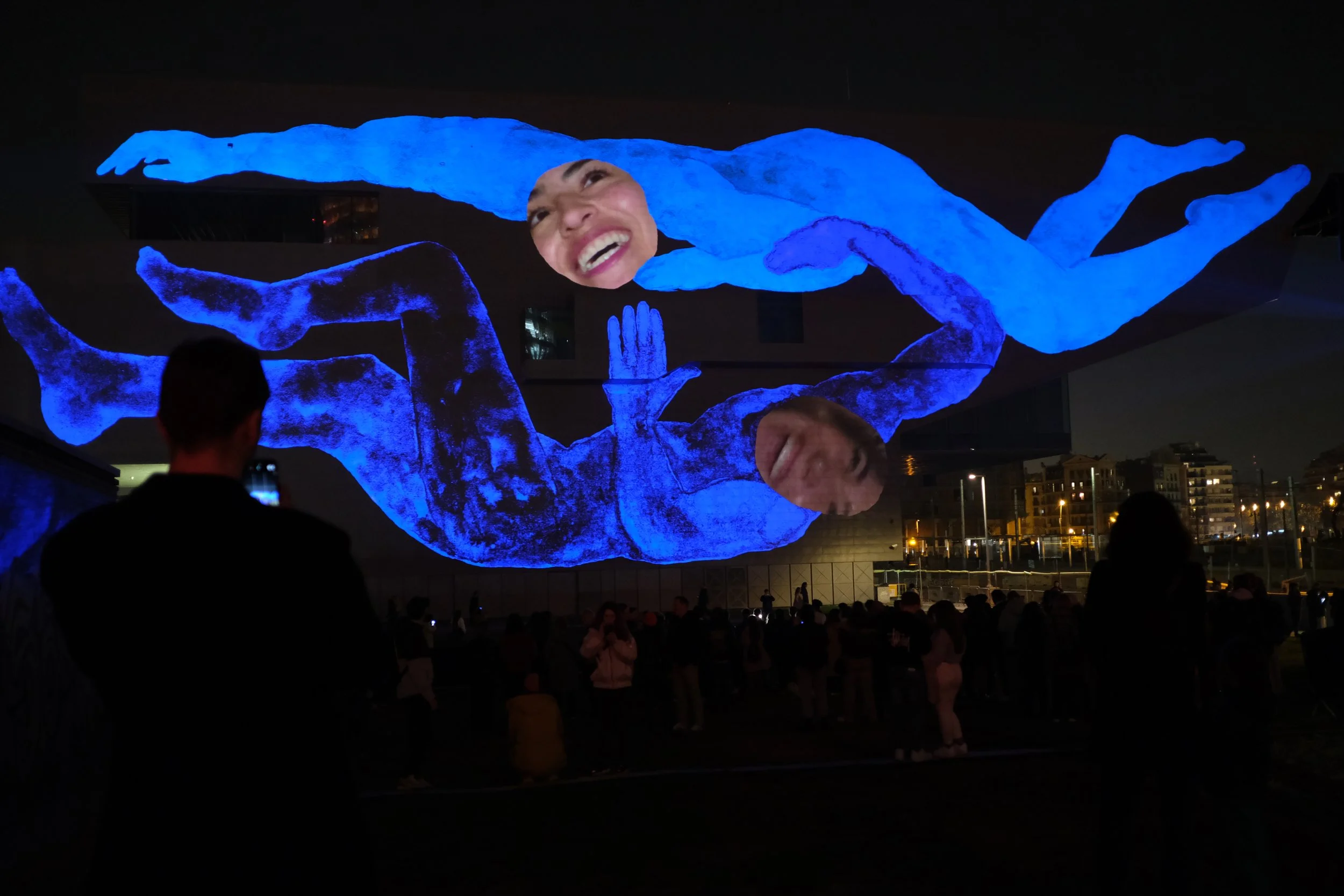 DESSINS TROUÉS — AATOAA