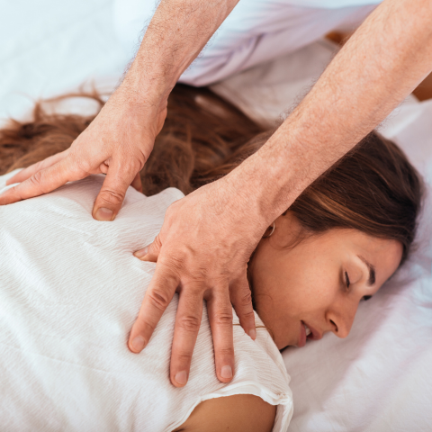 Should You Try an Effleurage Massage? Benefits and Alternatives