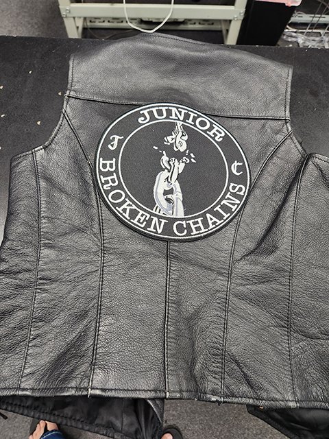 Juniors — Broken Chains