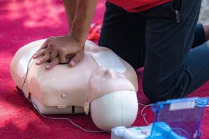 How Long Does CPR Certification Last in Canada? Renewal Guide — BRAVEHEART