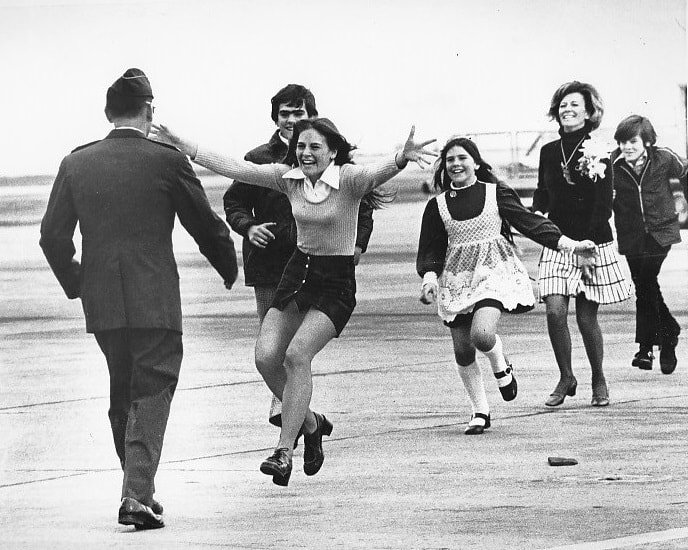 The Camera Goes to War: Vietnam — art2art Circulating Exhibitions