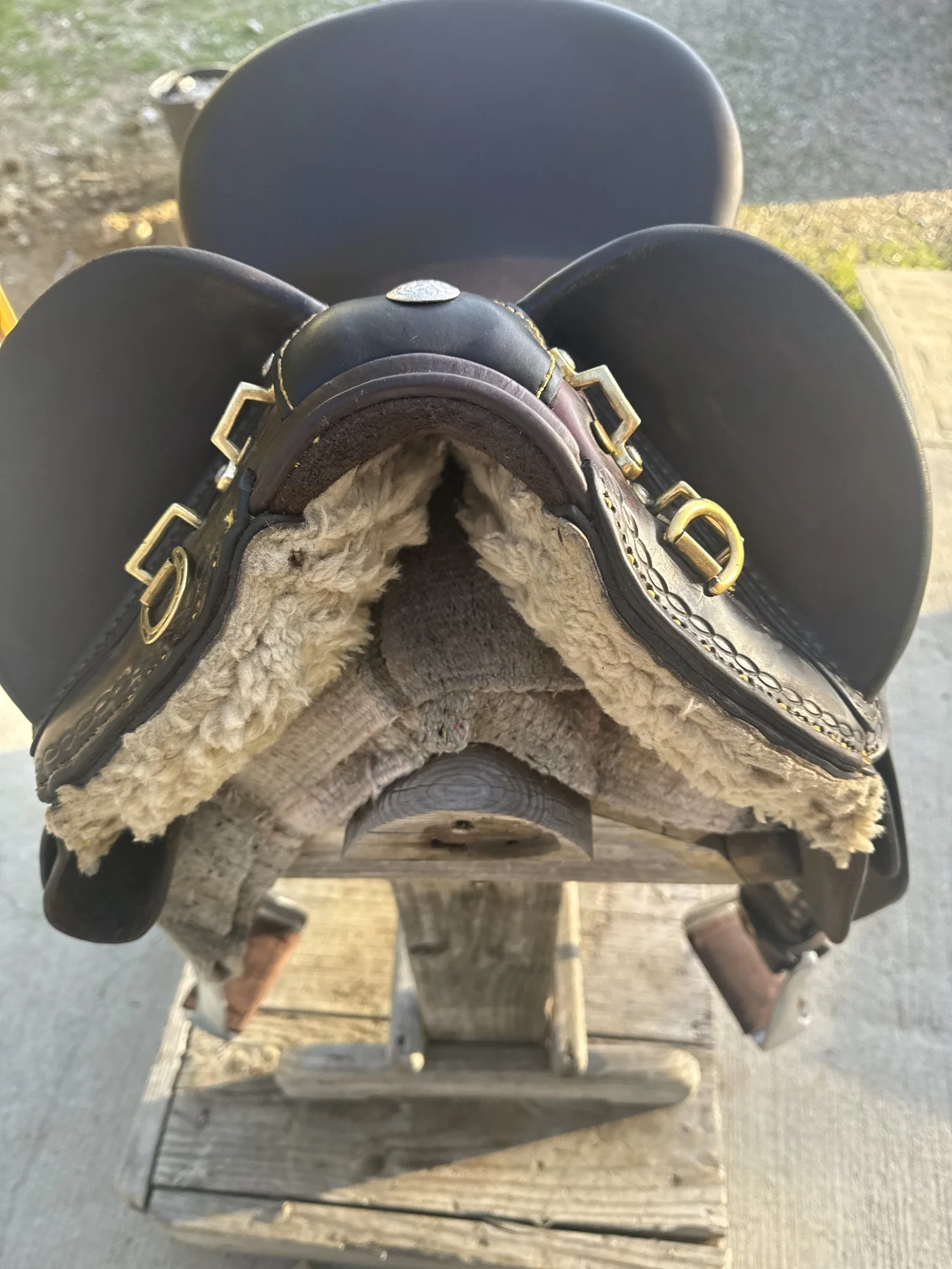 Custom saddles to fit the horse and rider. Get all the tack and leather ...