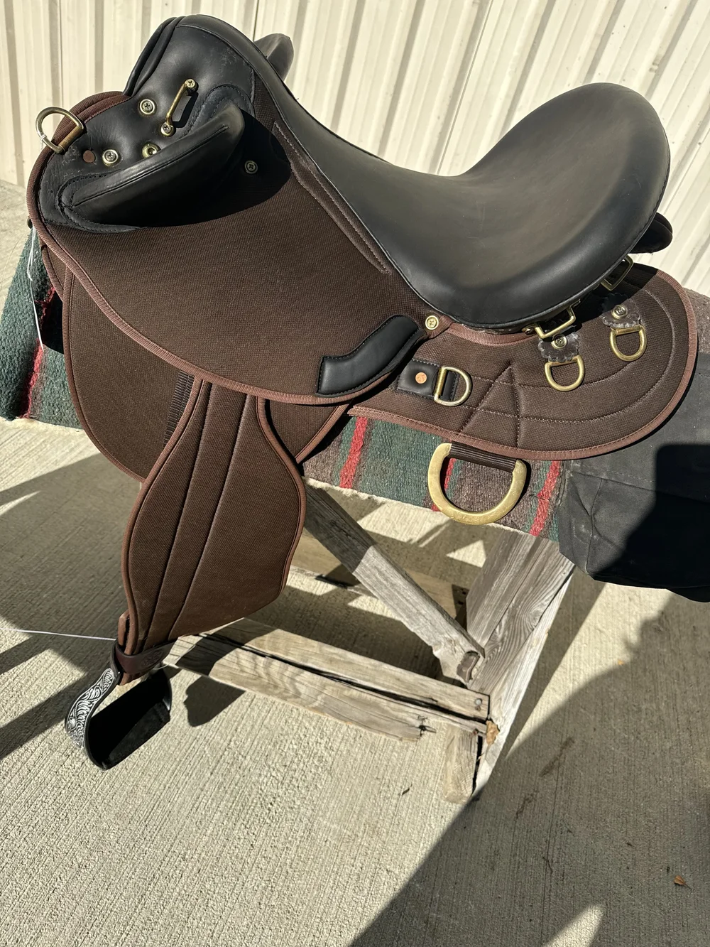 Custom saddles to fit the horse and rider. Get all the tack and leather ...