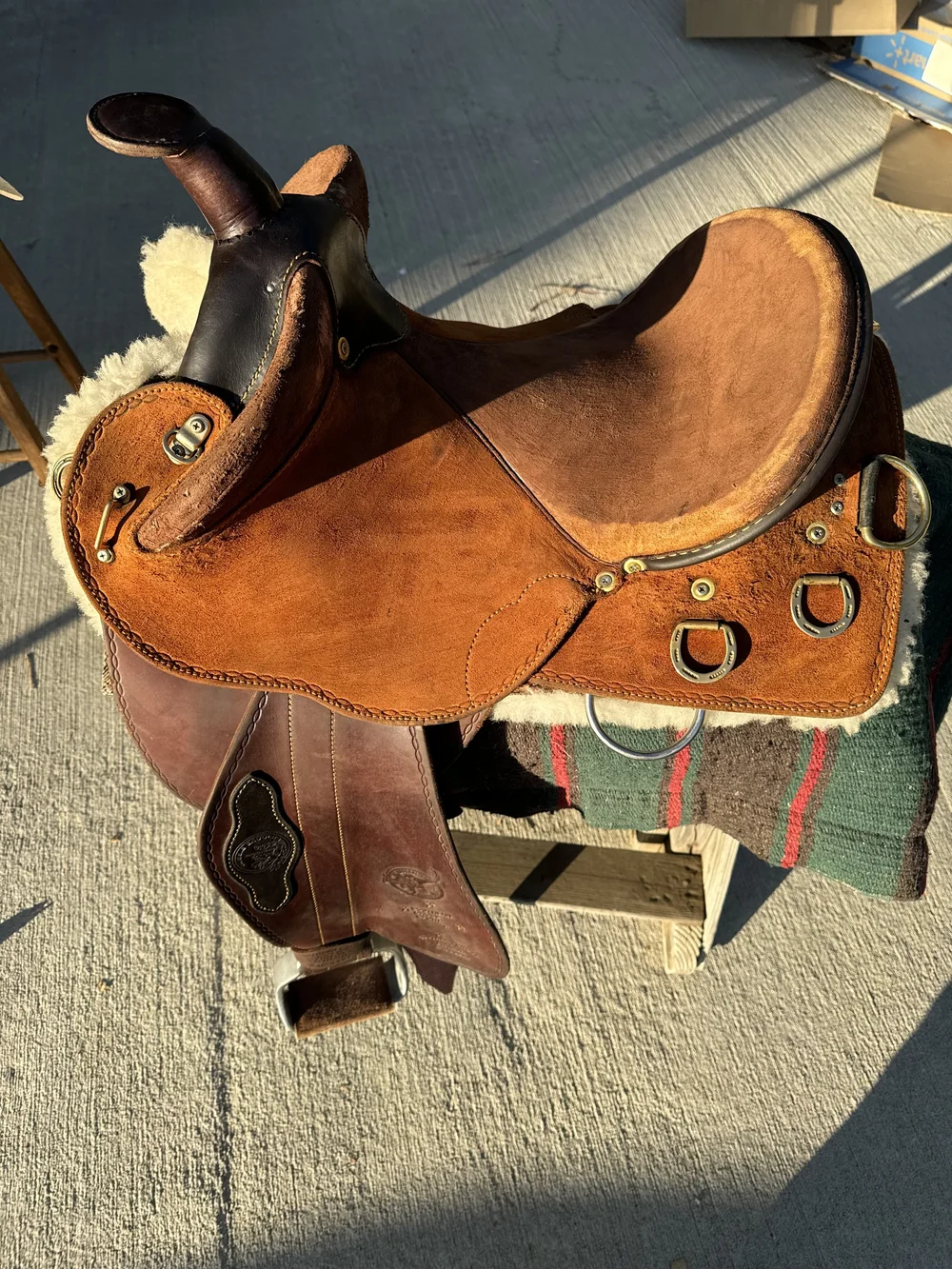 Custom saddles to fit the horse and rider. Get all the tack and leather ...