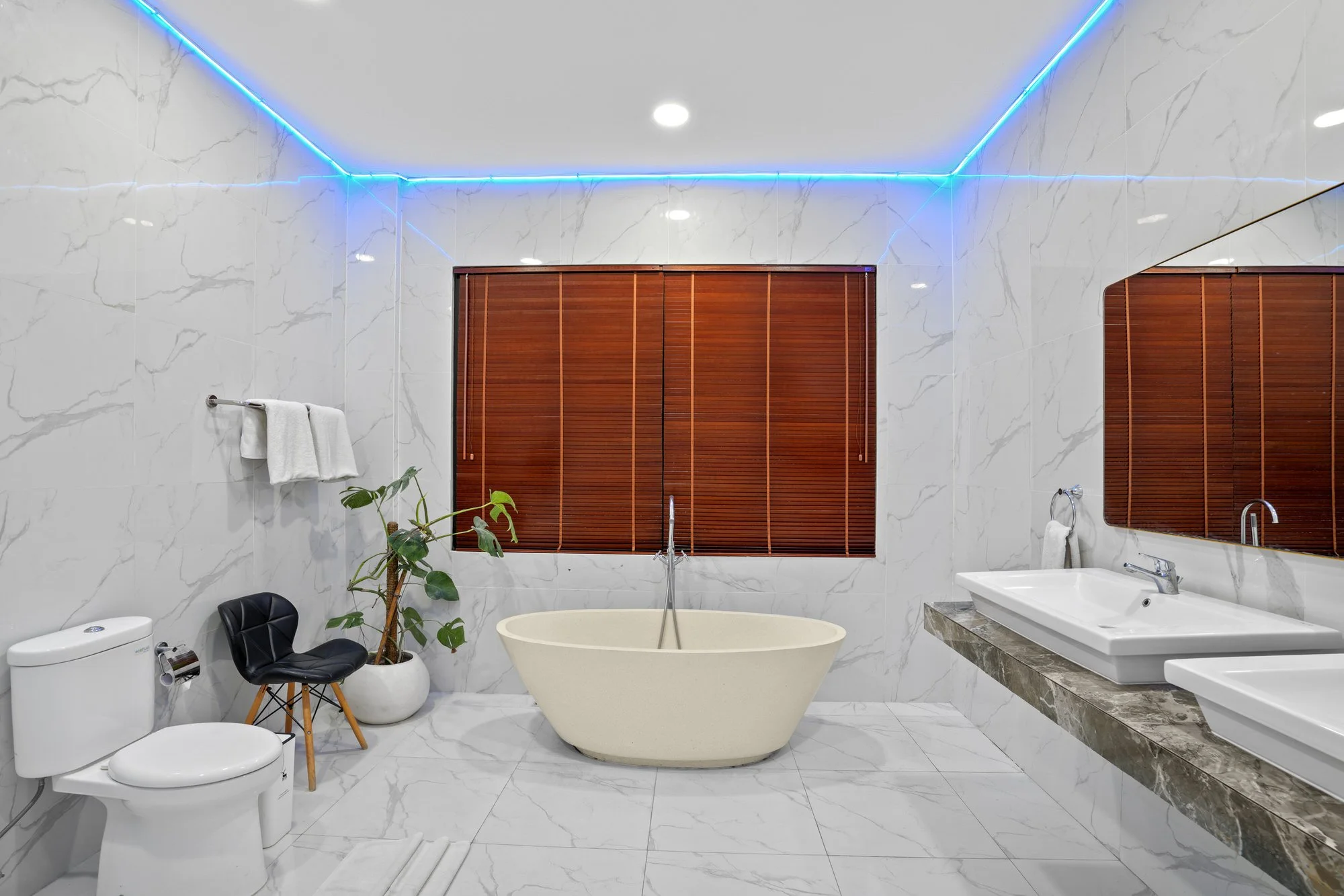 lux bali | Luxury villa that sleeps 50 guests in Seminyak, Bali.