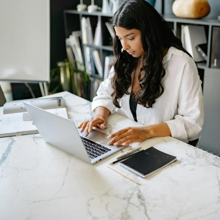 Overcome Common Virtual Assistant Challenges: Build Confidence, Raise ...