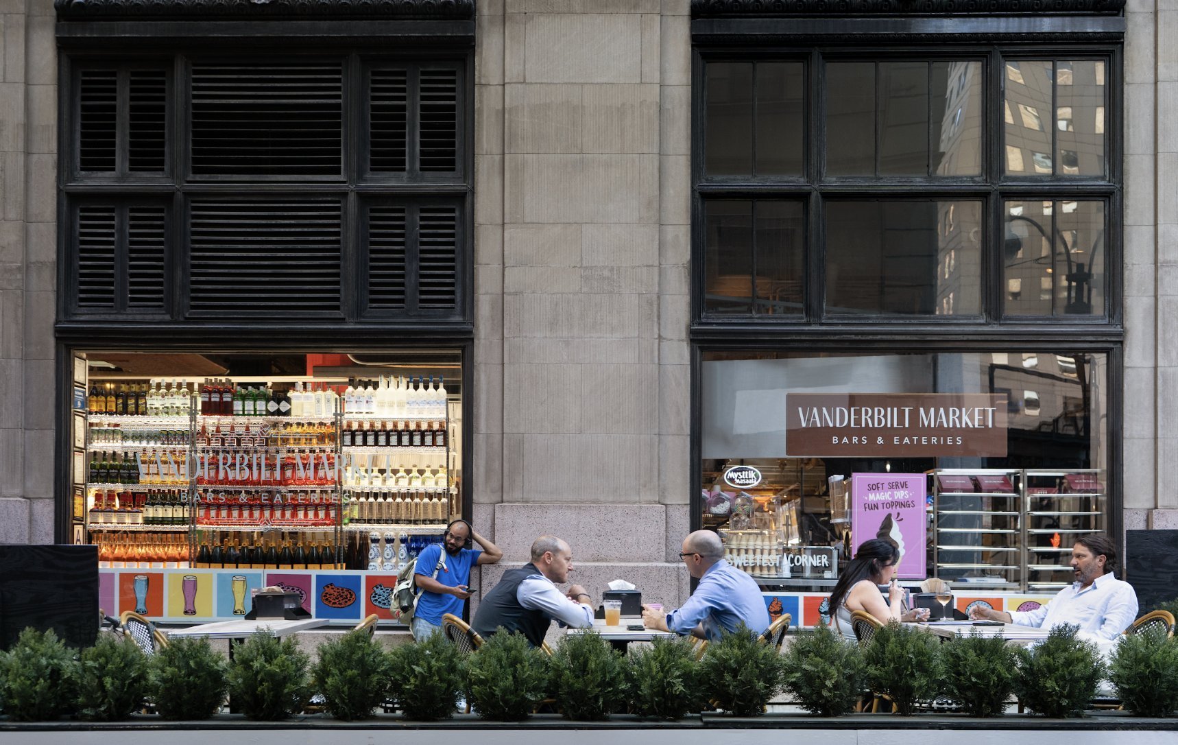 Discover Vanderbilt Market: Diverse Food Options in Midtown NYC