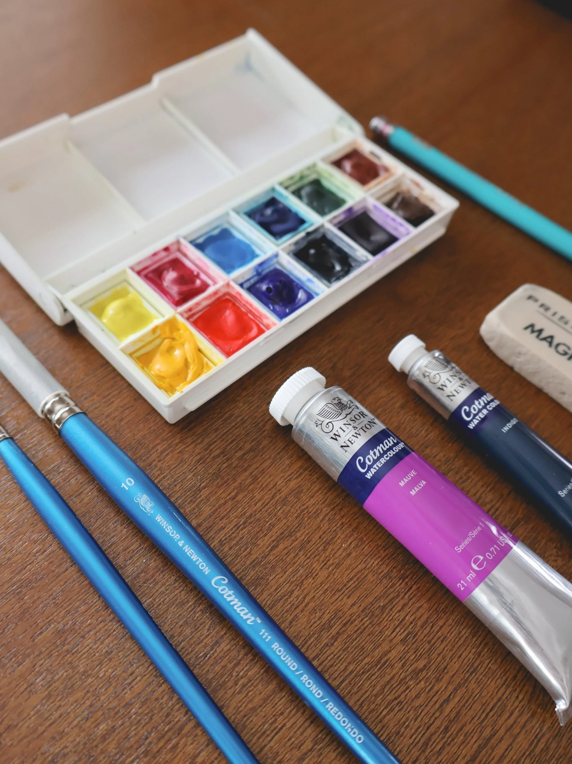 Watercolor Supplies for Beginners (And Slightly Seasoned Artists)