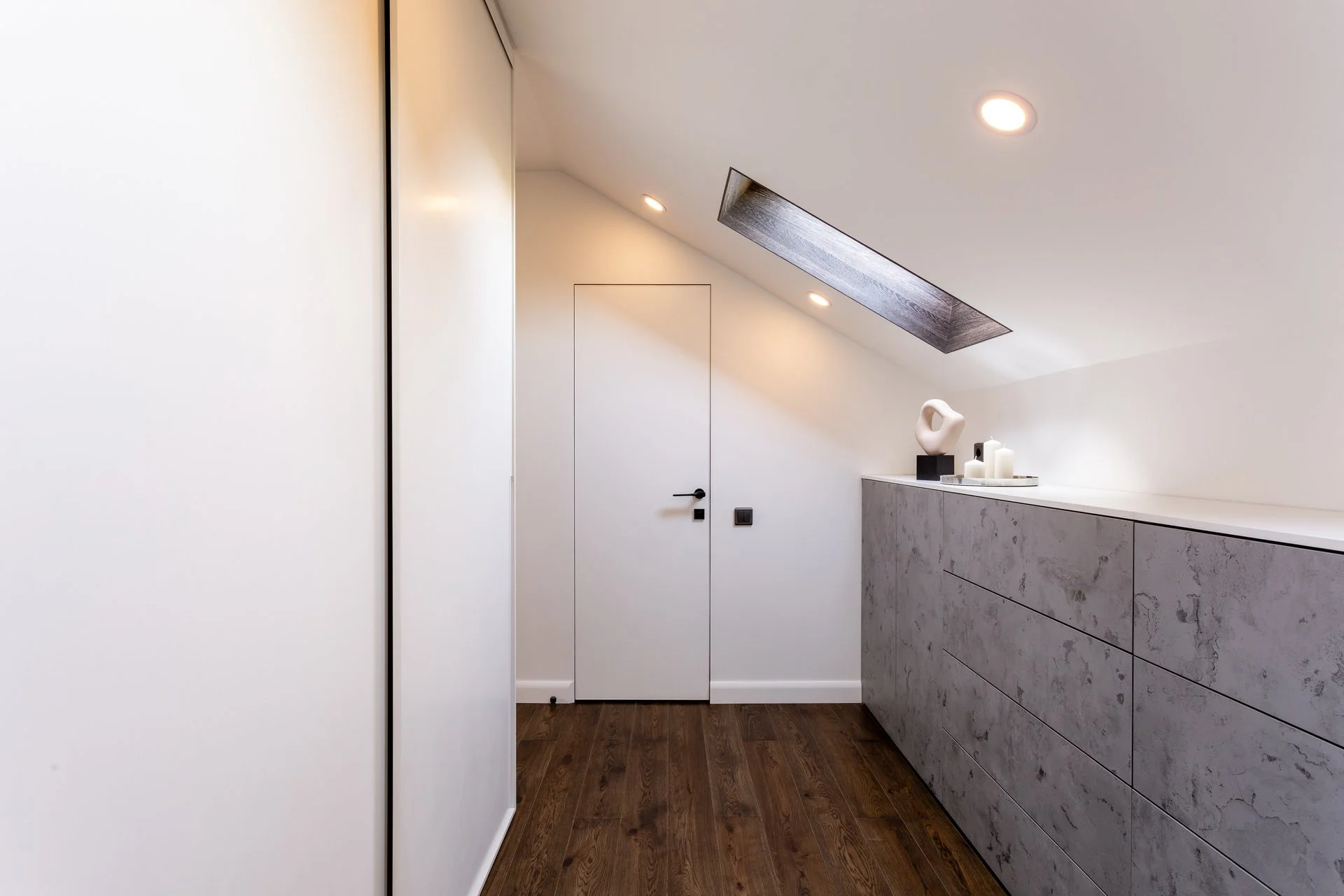 Invisible doors / concealed doors / frameless doors — Shadow gap profile