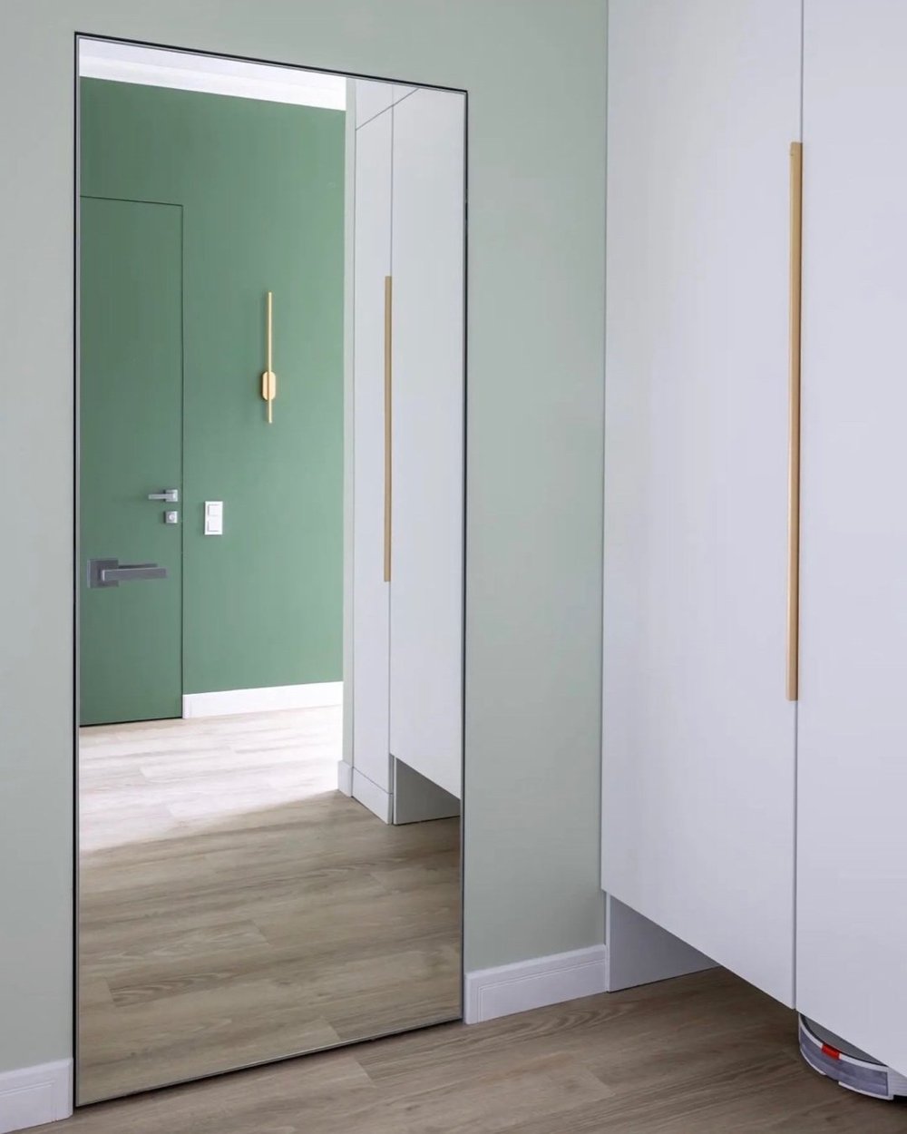 Invisible doors / concealed doors / frameless doors — Shadow gap profile