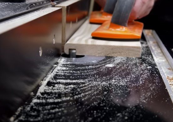 THE BEST ROUTER TRICK I KNOW - MAKING PICTURE FRAMES WITH REGULAR ...