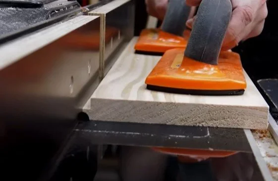 THE BEST ROUTER TRICK I KNOW - MAKING PICTURE FRAMES WITH REGULAR ...