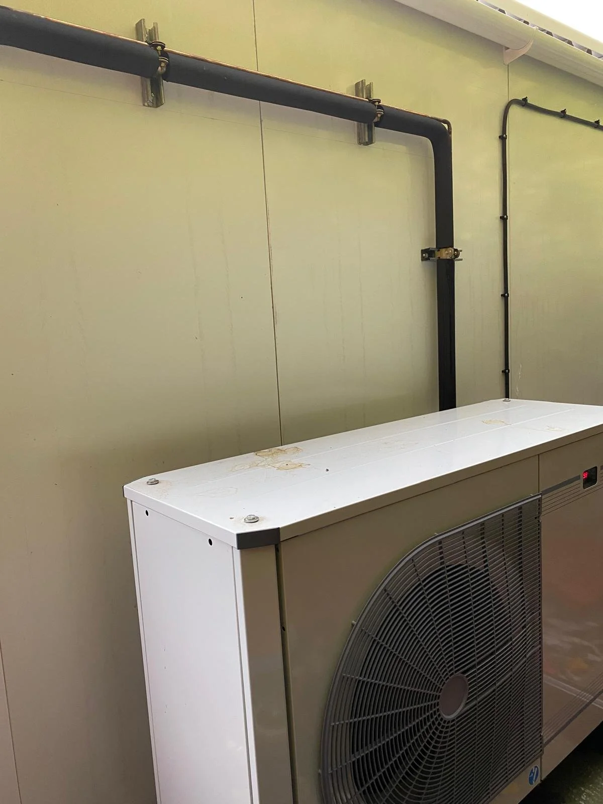 Installation of Chiller Cold Room at a Holiday Park — Blendell ...