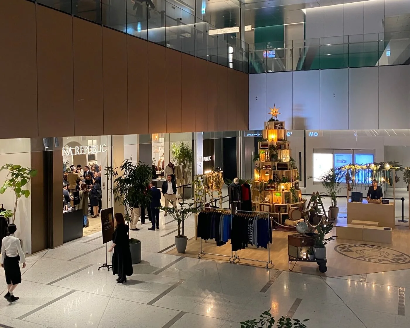 The Delphi Network — Tokyo Networking at Banana Republic