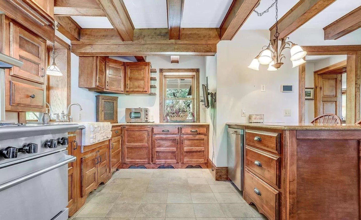 Farmhouse Photos — The Manor on Saw Mill