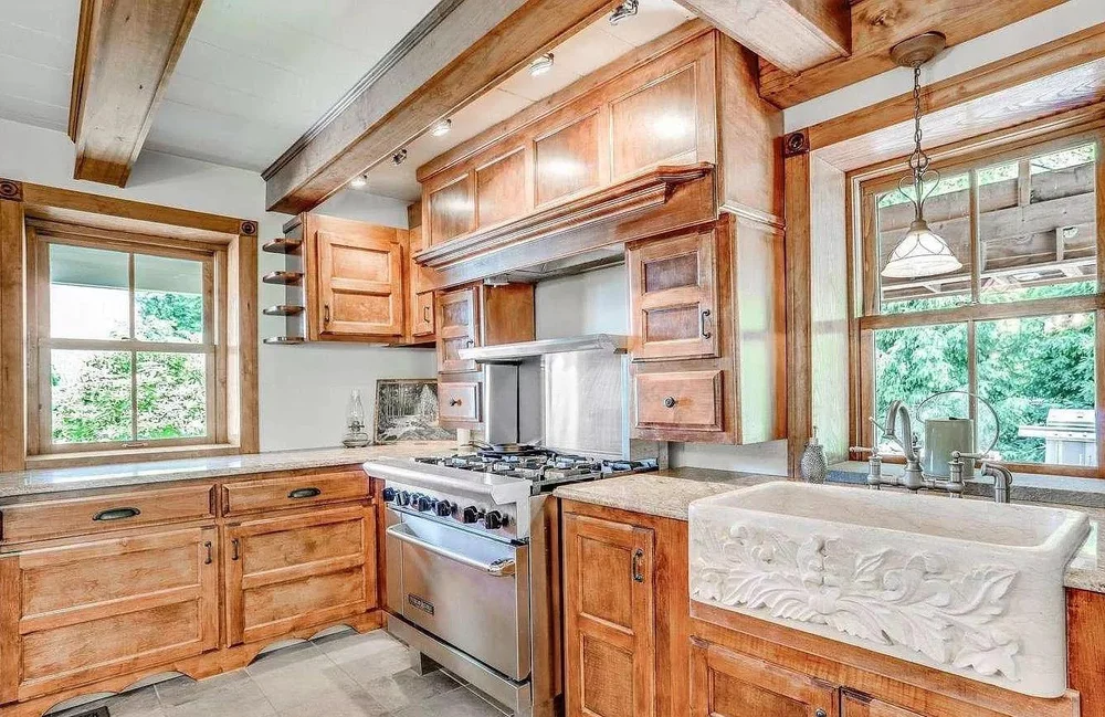 Farmhouse Photos — The Manor on Saw Mill