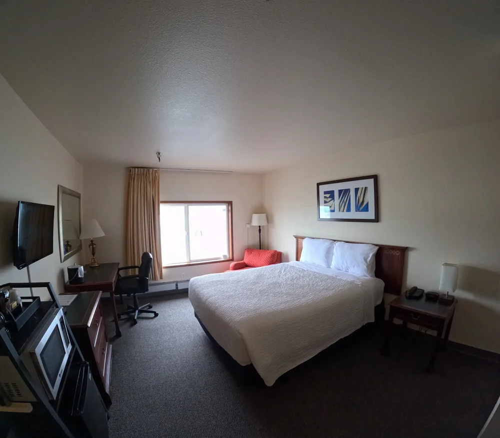 Standard Queen — Stikine Inn